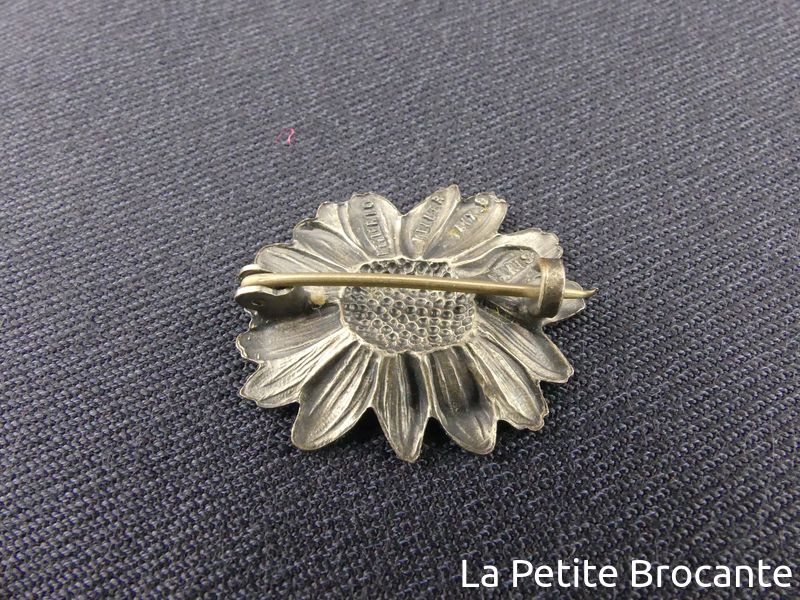 Vintage Paris Mellerio Daisy broch pin