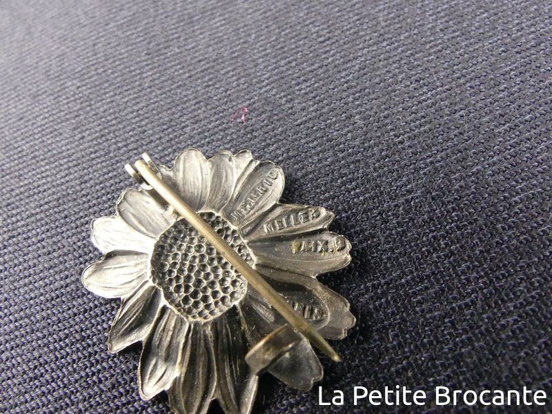 Ancienne broche marguerite de la maison Mellerio à Paris (2)