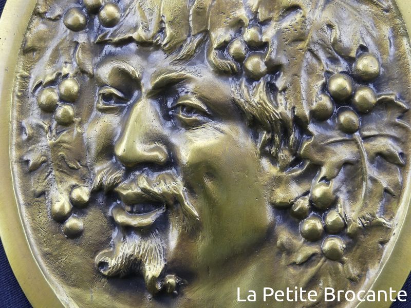 Bacchus, bas-relief en bronze doré